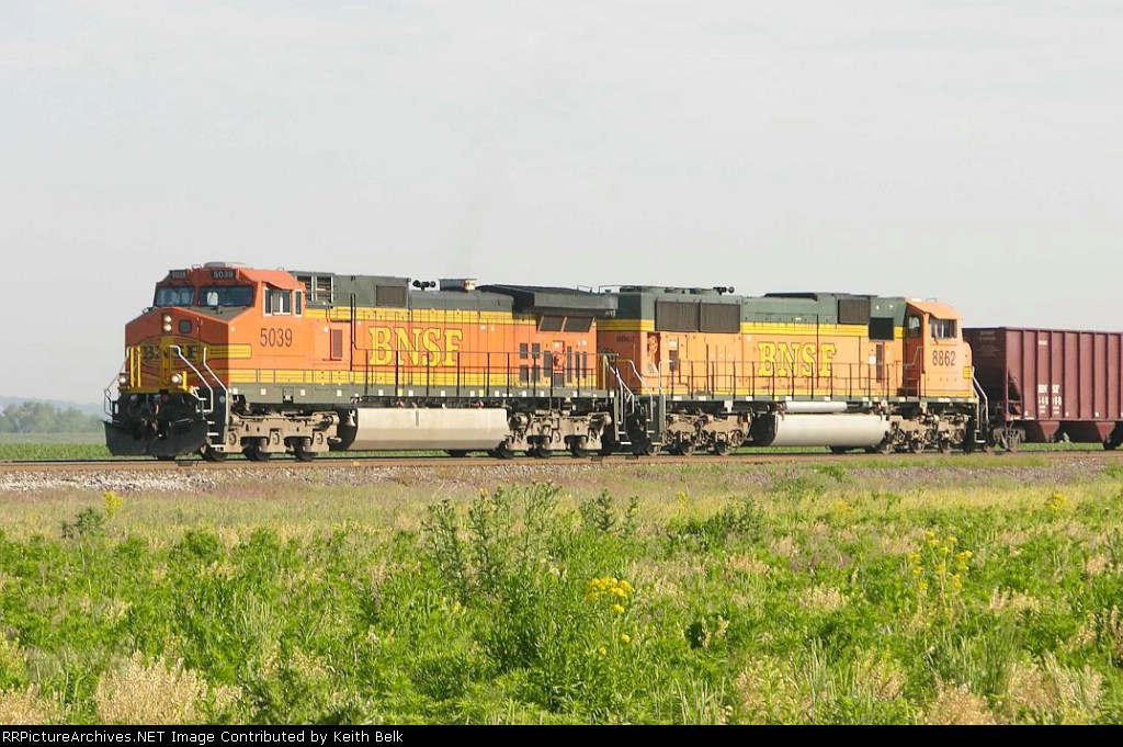 BNSF 5039 and 8862